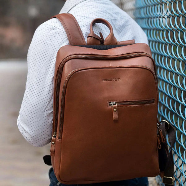 High-Quality Classic Leather Travel Backpack with Front Pocket – Brown Bear