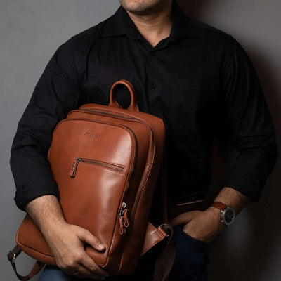 High-Quality Classic Leather Travel Backpack with Front Pocket – Brown Bear